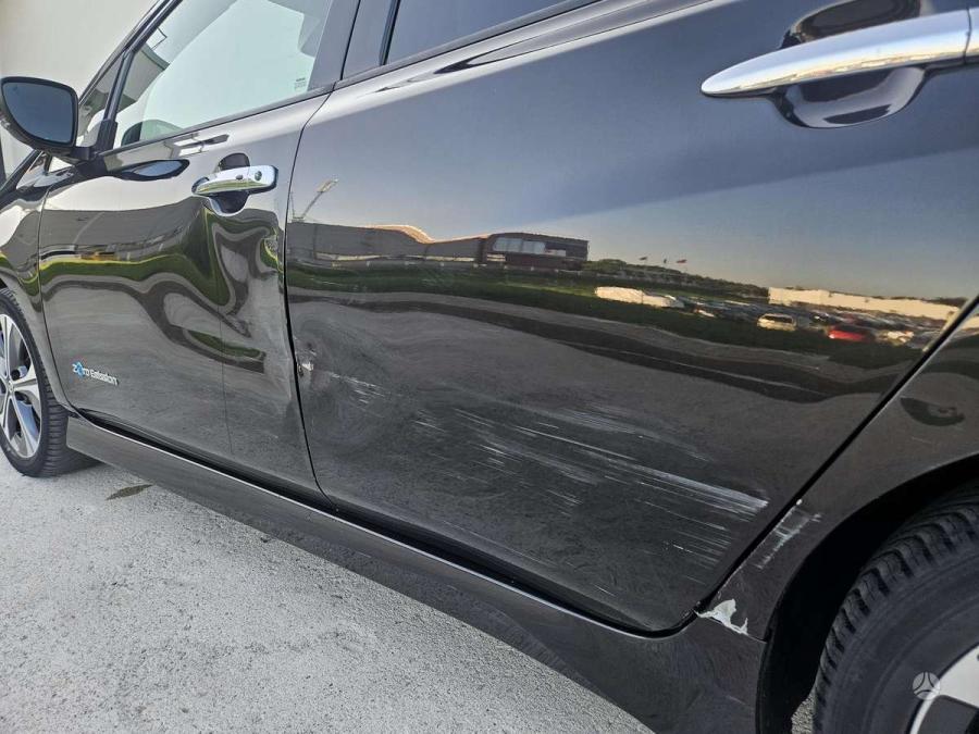 Black Nissan Leaf 2018 in Kaunas, with an engine capacity of 0.00 L and mileage of 130 thousand km for 8400 €, photo 25 on AUTOMOTO.COM.LV