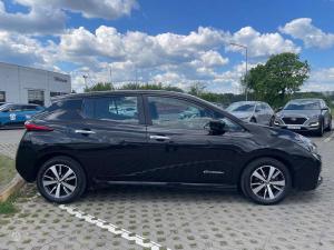 Melns Nissan Leaf 2018 Viļņa, ar dzinēja tilpumu 0.00 L un nobraukumu 160 tūkst. km par 9200 €, foto 5 vietnē AUTOMOTO.COM.LV