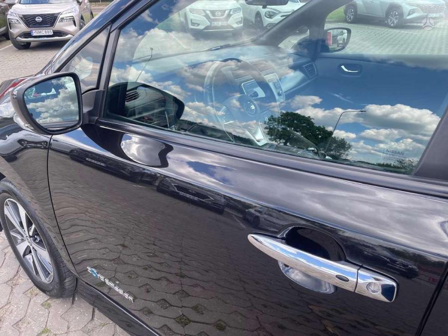 Melns Nissan Leaf 2018 Viļņa, ar dzinēja tilpumu 0.00 L un nobraukumu 160 tūkst. km par 9200 €, foto 10 vietnē AUTOMOTO.COM.LV