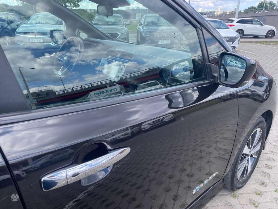Melns Nissan Leaf 2018 Viļņa, ar dzinēja tilpumu 0.00 L un nobraukumu 160 tūkst. km par 9200 €, foto 11 vietnē AUTOMOTO.COM.LV