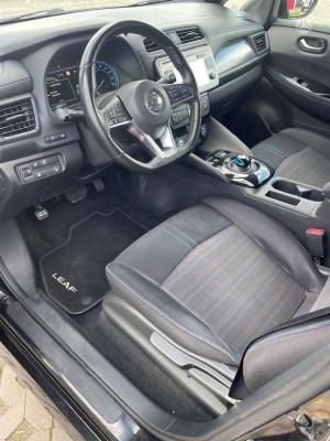 Melns Nissan Leaf 2018 Viļņa, ar dzinēja tilpumu 0.00 L un nobraukumu 160 tūkst. km par 9200 €, foto 13 vietnē AUTOMOTO.COM.LV