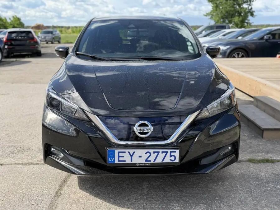 Black Nissan Leaf 2019 in Riga, with an engine capacity of 0.00 L and mileage of 67 thousand km for 11900 €, photo 3 on AUTOMOTO.COM.LV