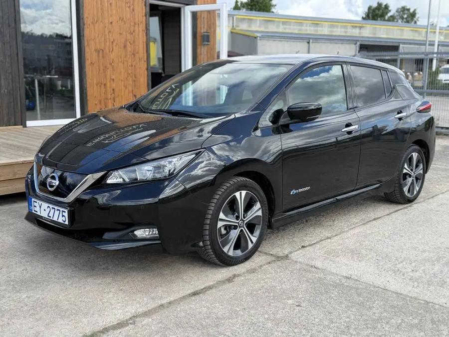Black Nissan Leaf 2019 in Riga, with an engine capacity of 0.00 L and mileage of 67 thousand km for 11900 €, photo 4 on AUTOMOTO.COM.LV