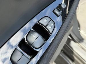 Black Nissan Leaf 2019 in Riga, with an engine capacity of 0.00 L and mileage of 67 thousand km for 11900 €, photo 6 on AUTOMOTO.COM.LV