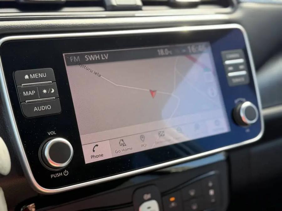 Black Nissan Leaf 2019 in Riga, with an engine capacity of 0.00 L and mileage of 67 thousand km for 11900 €, photo 10 on AUTOMOTO.COM.LV