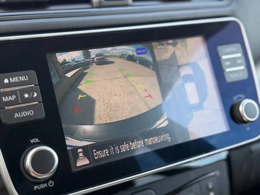 Black Nissan Leaf 2019 in Riga, with an engine capacity of 0.00 L and mileage of 67 thousand km for 11900 €, photo 11 on AUTOMOTO.COM.LV