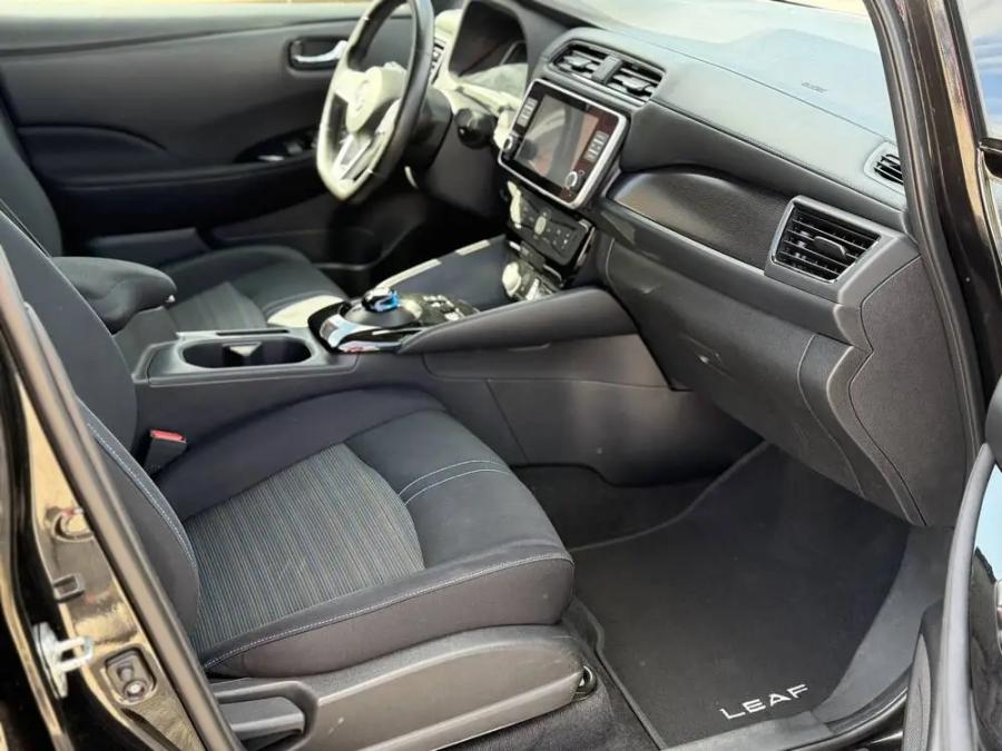 Black Nissan Leaf 2019 in Riga, with an engine capacity of 0.00 L and mileage of 67 thousand km for 11900 €, photo 13 on AUTOMOTO.COM.LV