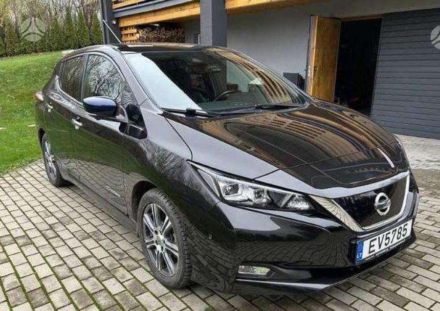 Black Nissan Leaf 2019 in Vilnius, with an engine capacity of 0.00 L and mileage of 81 thousand km for 12550 €, photo 4 on AUTOMOTO.COM.LV