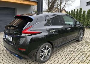 Black Nissan Leaf 2019 in Vilnius, with an engine capacity of 0.00 L and mileage of 81 thousand km for 12550 €, photo 5 on AUTOMOTO.COM.LV