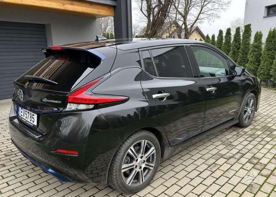 Black Nissan Leaf 2019 in Vilnius, with an engine capacity of 0.00 L and mileage of 81 thousand km for 12550 €, photo 5 on AUTOMOTO.COM.LV