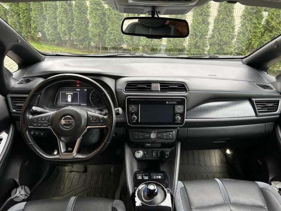 Black Nissan Leaf 2019 in Vilnius, with an engine capacity of 0.00 L and mileage of 81 thousand km for 12550 €, photo 9 on AUTOMOTO.COM.LV