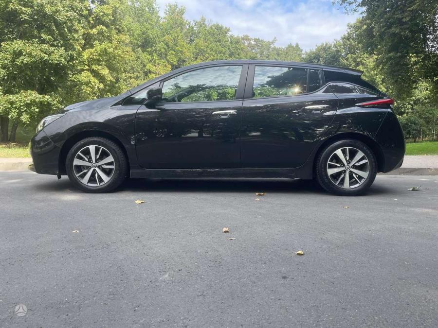 Black Nissan Leaf 2019 in Kaunas, with an engine capacity of 0.00 L and mileage of 68 thousand km for 10500 €, photo 3 on AUTOMOTO.COM.LV