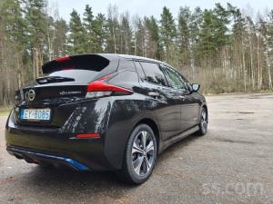 Melns Nissan Leaf 2020 Rīga, ar dzinēja tilpumu 2.00 L un nobraukumu 44 tūkst. km par 15200 €, foto 4 vietnē AUTOMOTO.COM.LV
