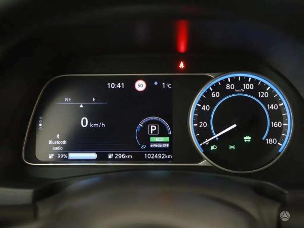 Melns Nissan Leaf 2020 Viļņa, ar dzinēja tilpumu 0.00 L un nobraukumu 102 tūkst. km par 12700 €, foto 2 vietnē AUTOMOTO.COM.LV