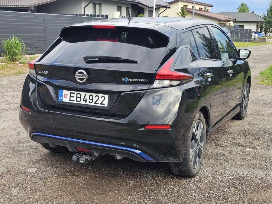 Black Nissan Leaf 2020 in Vilnius, with an engine capacity of 0.00 L and mileage of 140 thousand km for 13500 €, photo 6 on AUTOMOTO.COM.LV