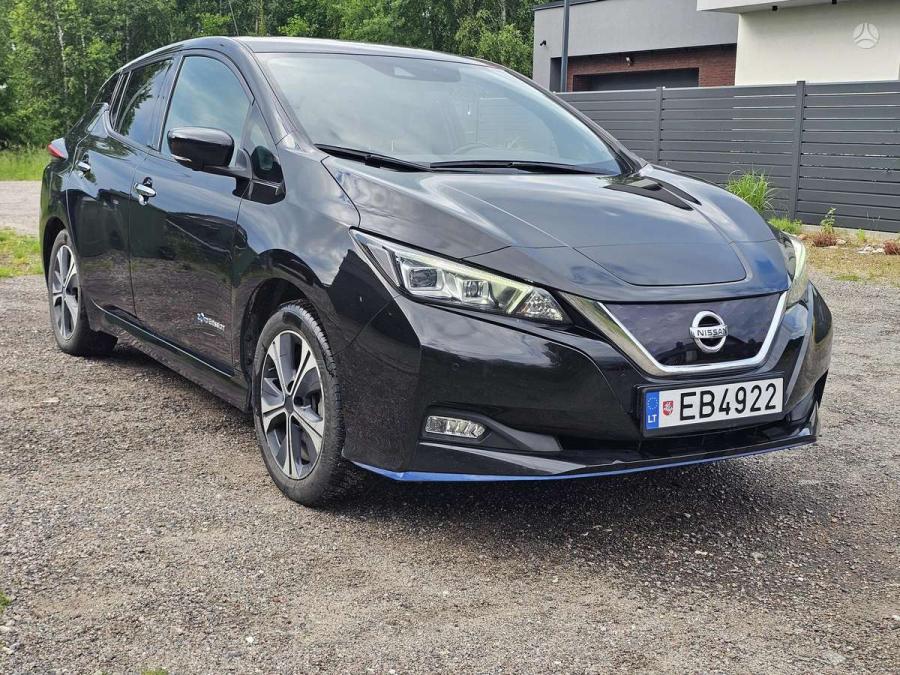 Black Nissan Leaf 2020 in Vilnius, with an engine capacity of 0.00 L and mileage of 140 thousand km for 13500 €, photo 7 on AUTOMOTO.COM.LV