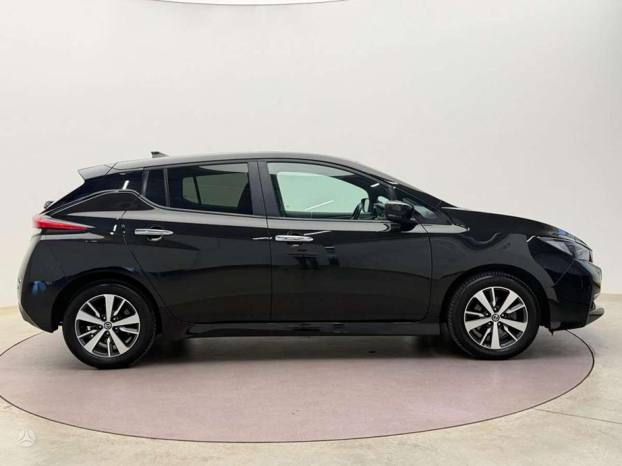 Melns Nissan Leaf 2020 Panevēža, ar dzinēja tilpumu 0.00 L un nobraukumu 62 tūkst. km par 11990 €, foto 5 vietnē AUTOMOTO.COM.LV