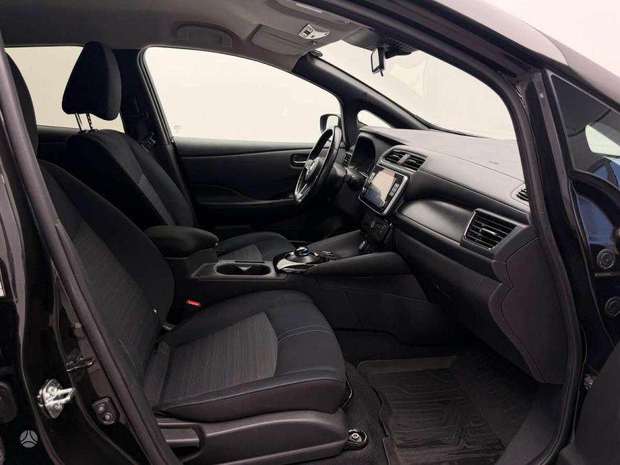 Melns Nissan Leaf 2020 Panevēža, ar dzinēja tilpumu 0.00 L un nobraukumu 62 tūkst. km par 11990 €, foto 16 vietnē AUTOMOTO.COM.LV