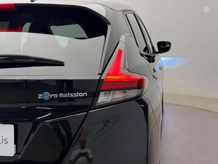 Melns Nissan Leaf 2020 Panevēža, ar dzinēja tilpumu 0.00 L un nobraukumu 62 tūkst. km par 11990 €, foto 34 vietnē AUTOMOTO.COM.LV