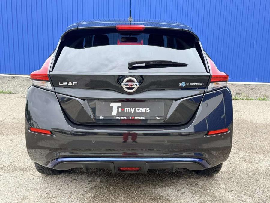 Black Nissan Leaf 2020 in Kaunas, with an engine capacity of 0.00 L and mileage of 88 thousand km for 14500 €, photo 5 on AUTOMOTO.COM.LV