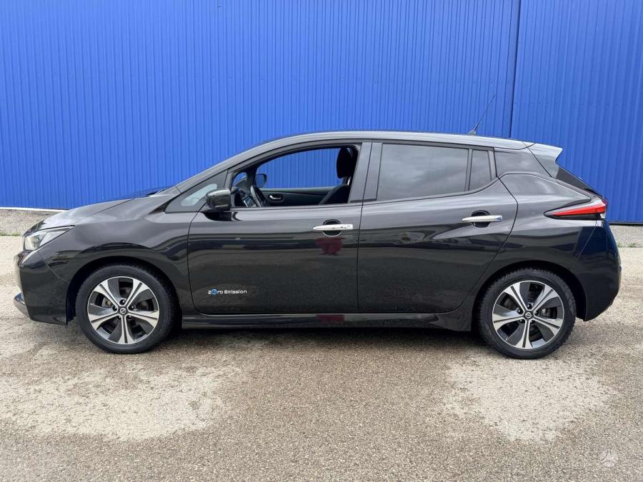 Black Nissan Leaf 2020 in Kaunas, with an engine capacity of 0.00 L and mileage of 88 thousand km for 14500 €, photo 8 on AUTOMOTO.COM.LV