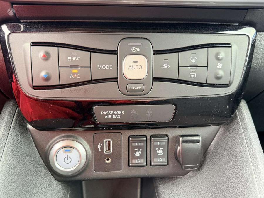 Black Nissan Leaf 2020 in Kaunas, with an engine capacity of 0.00 L and mileage of 88 thousand km for 14500 €, photo 26 on AUTOMOTO.COM.LV