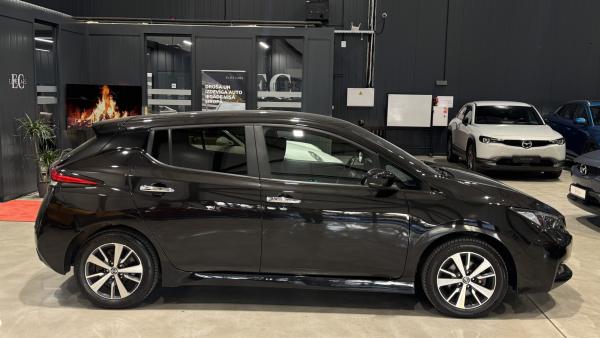Nissan Leaf 2020 Rīga vietnē Melns Nissan Leaf 2020 Rīga, ar dzinēja tilpumu 0.00 L un nobraukumu 62 tūkst. km par 15990 €, foto 1 vietnē AUTOMOTO.COM.LV