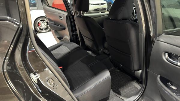 Nissan Leaf 2020 Rīga vietnē Melns Nissan Leaf 2020 Rīga, ar dzinēja tilpumu 0.00 L un nobraukumu 62 tūkst. km par 15990 €, foto 11 vietnē AUTOMOTO.COM.LV