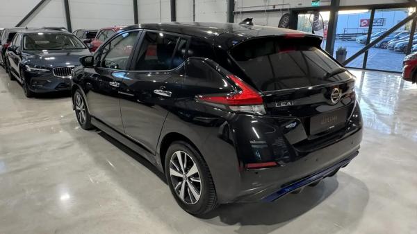 Nissan Leaf 2020 Mārupe vietnē Melns Nissan Leaf 2020 Mārupe, ar dzinēja tilpumu 0.00 L un nobraukumu 62 tūkst. km par 15990 €, foto 4 vietnē AUTOMOTO.COM.LV