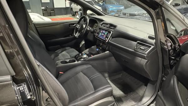 Nissan Leaf 2020 Mārupe vietnē Melns Nissan Leaf 2020 Mārupe, ar dzinēja tilpumu 0.00 L un nobraukumu 62 tūkst. km par 15990 €, foto 6 vietnē AUTOMOTO.COM.LV
