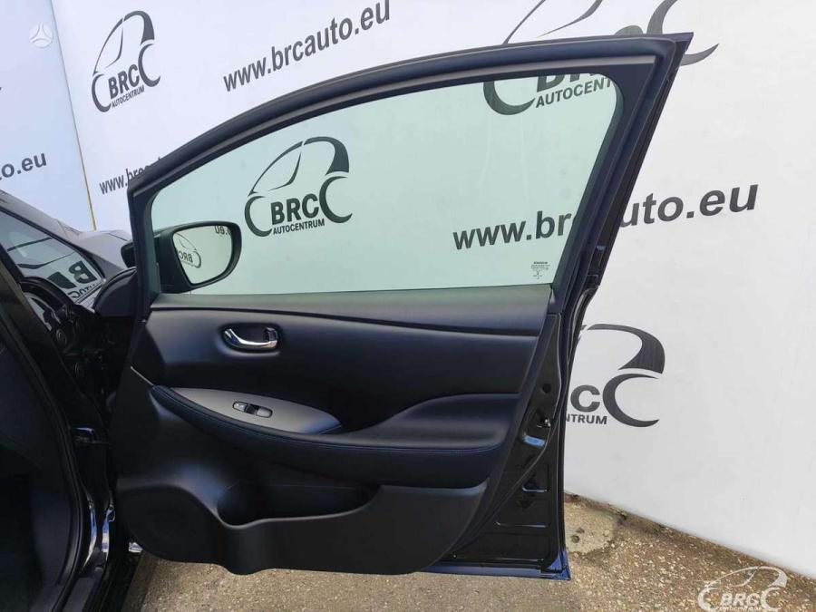 Black Nissan Leaf 2021 in Klaipeda, with an engine capacity of 0.00 L and mileage of 45 thousand km for 13400 €, photo 7 on AUTOMOTO.COM.LV