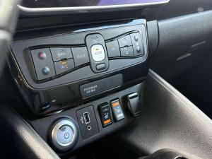 Black Nissan Leaf 2021 in Vilnius, with an engine capacity of 0.00 L and mileage of 120 thousand km for 14999 €, photo 14 on AUTOMOTO.COM.LV