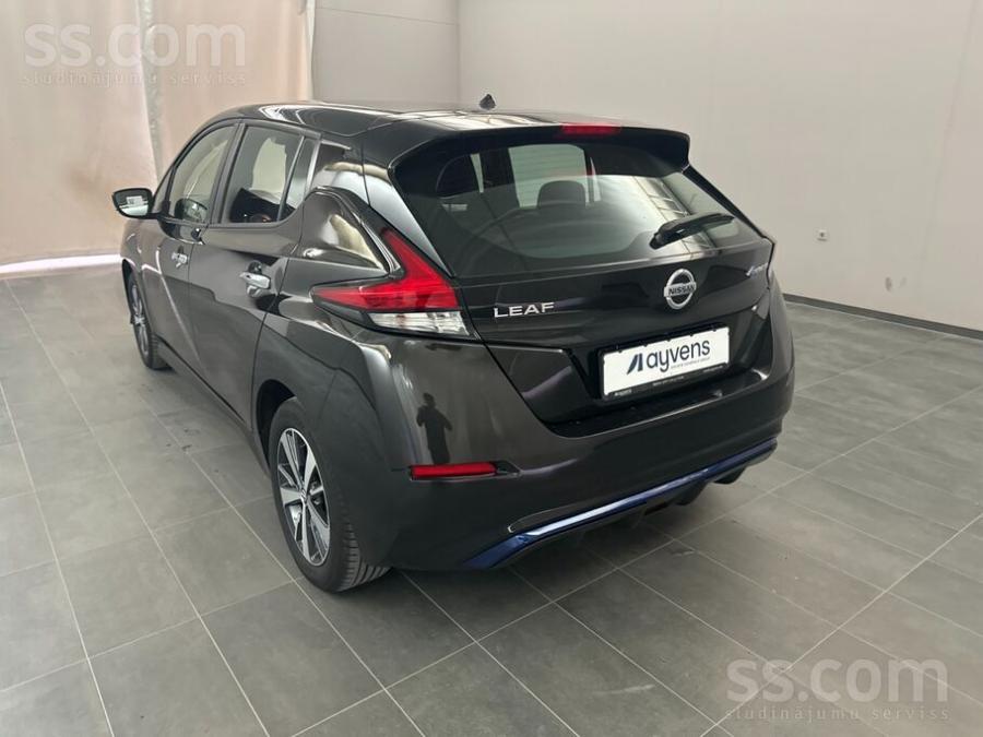 Black Nissan Leaf 2021 in Riga, with an engine capacity of 0.00 L and mileage of 40 thousand km for 15990 €, photo 4 on AUTOMOTO.COM.LV