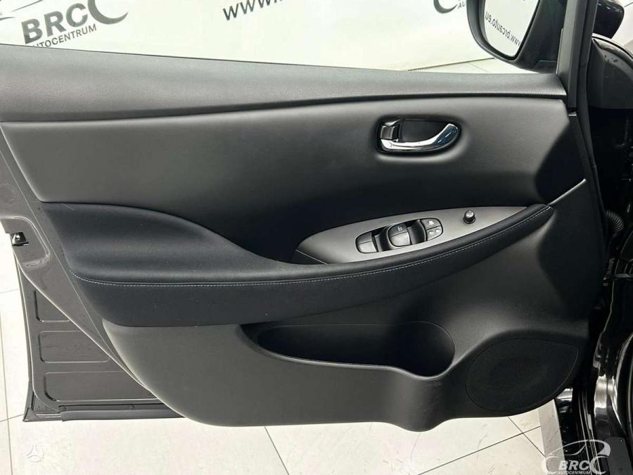 Black Nissan Leaf 2021 in Vilnius, with an engine capacity of 0.00 L and mileage of 46 thousand km for 12500 €, photo 12 on AUTOMOTO.COM.LV