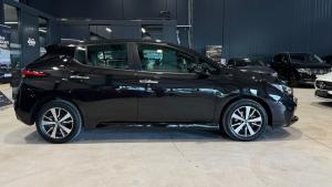 Melns Nissan Leaf 2021 Rīga, ar dzinēja tilpumu 0.00 L un nobraukumu 40 tūkst. km par 15990 €, foto 8 vietnē AUTOMOTO.COM.LV