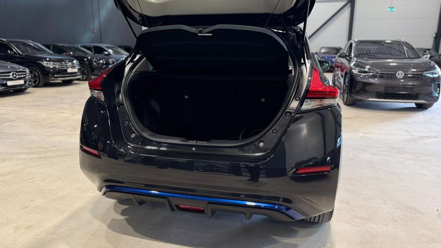 Melns Nissan Leaf 2021 Rīga, ar dzinēja tilpumu 0.00 L un nobraukumu 40 tūkst. km par 15990 €, foto 21 vietnē AUTOMOTO.COM.LV