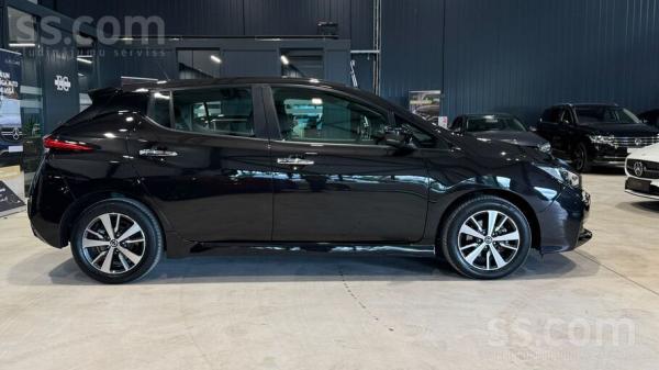 Nissan Leaf 2021 Rīga vietnē Melns Nissan Leaf 2021 Rīga, ar dzinēja tilpumu 0.00 L un nobraukumu 40 tūkst. km par 15990 €, foto 8 vietnē AUTOMOTO.COM.LV