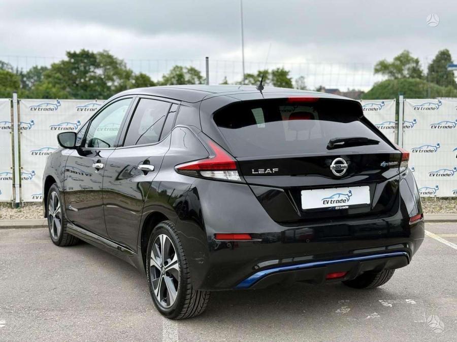 Melns Nissan Leaf 2021 Viļņa, ar dzinēja tilpumu 0.00 L un nobraukumu 122 tūkst. km par 13800 €, foto 4 vietnē AUTOMOTO.COM.LV