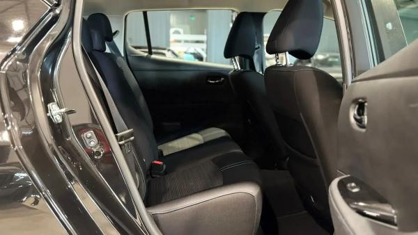Melns Nissan Leaf 2021 Mārupe, ar dzinēja tilpumu 0.00 L un nobraukumu 40 tūkst. km par 15990 €, foto 11 vietnē AUTOMOTO.COM.LV