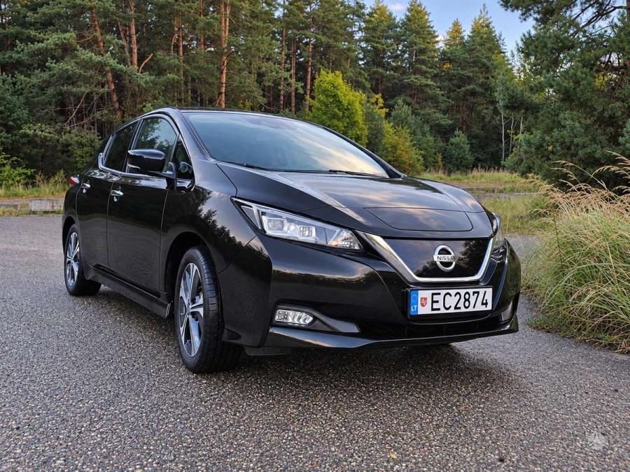 Black Nissan Leaf 2021 in Vilnius, with an engine capacity of 0.00 L and mileage of 75 thousand km for 15000 €, photo 1 on AUTOMOTO.COM.LV