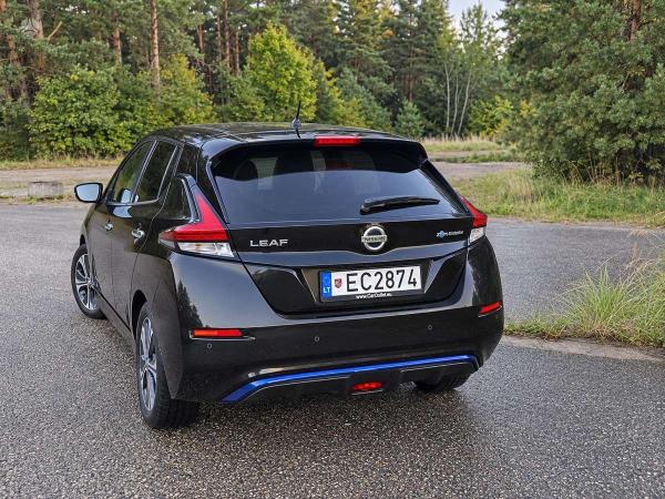 Nissan Leaf 2021 Viļņa vietnē Melns Nissan Leaf 2021 Viļņa, ar dzinēja tilpumu 0.00 L un nobraukumu 75 tūkst. km par 15000 €, foto 4 vietnē AUTOMOTO.COM.LV