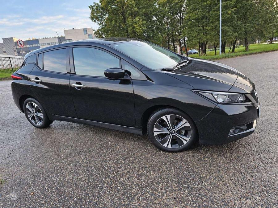 Black Nissan Leaf 2021 in Vilnius, with an engine capacity of 0.00 L and mileage of 75 thousand km for 15000 €, photo 6 on AUTOMOTO.COM.LV