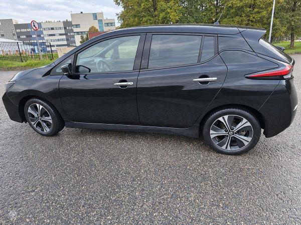 Nissan Leaf 2021 Viļņa vietnē Melns Nissan Leaf 2021 Viļņa, ar dzinēja tilpumu 0.00 L un nobraukumu 75 tūkst. km par 15000 €, foto 7 vietnē AUTOMOTO.COM.LV