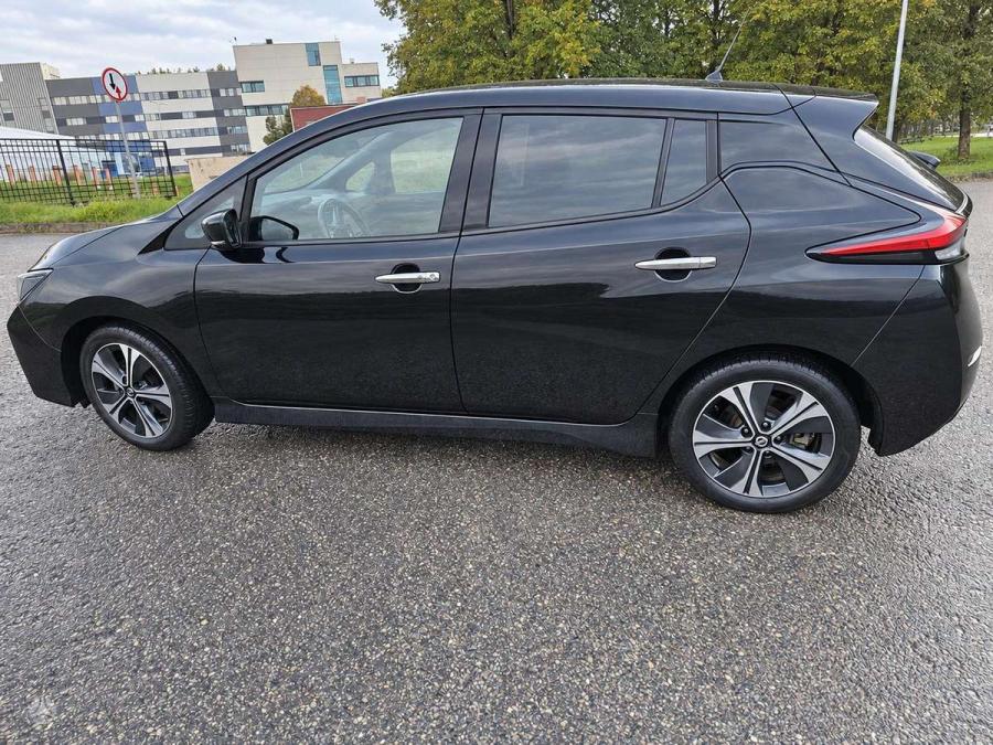 Black Nissan Leaf 2021 in Vilnius, with an engine capacity of 0.00 L and mileage of 75 thousand km for 15000 €, photo 7 on AUTOMOTO.COM.LV