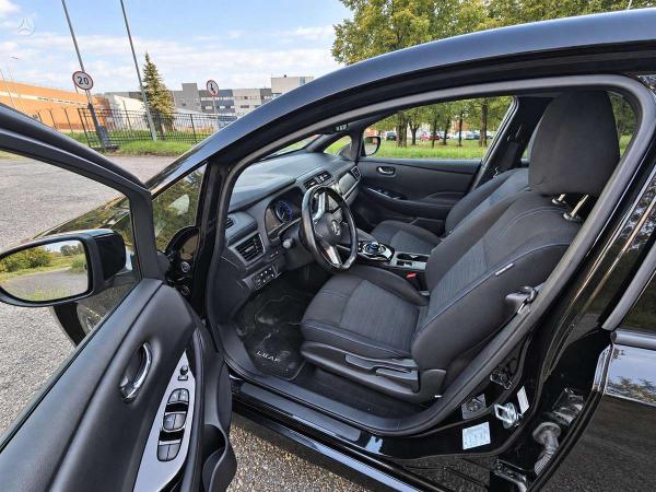 Nissan Leaf 2021 Viļņa vietnē Melns Nissan Leaf 2021 Viļņa, ar dzinēja tilpumu 0.00 L un nobraukumu 75 tūkst. km par 15000 €, foto 8 vietnē AUTOMOTO.COM.LV