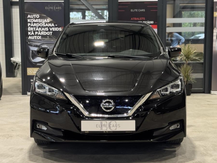 Black Nissan Leaf 2021 in Riga, with an engine capacity of 0.00 L and mileage of 89 thousand km for 14990 €, photo 4 on AUTOMOTO.COM.LV