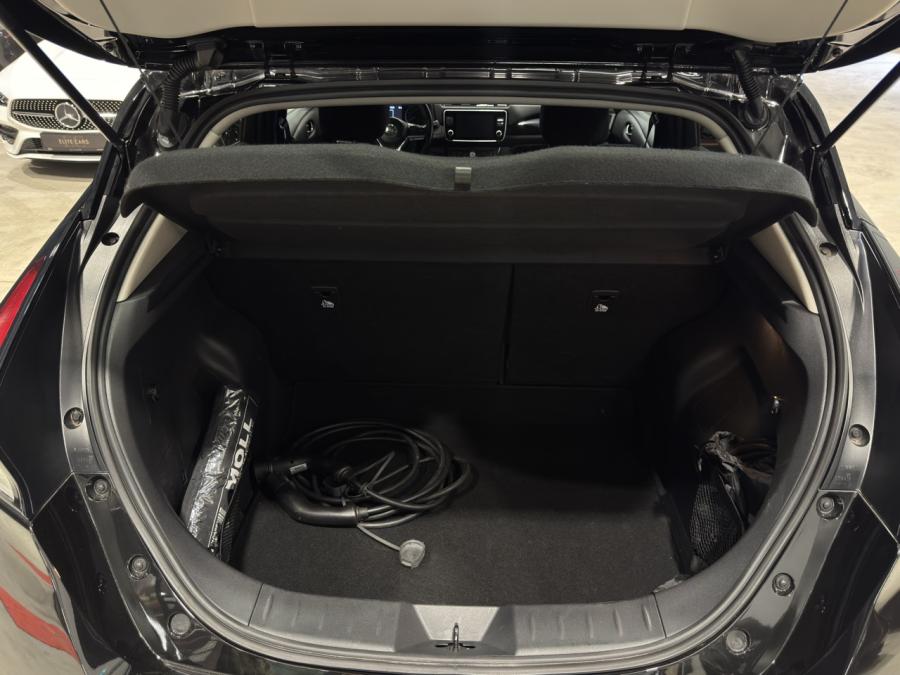 Black Nissan Leaf 2021 in Riga, with an engine capacity of 0.00 L and mileage of 89 thousand km for 14990 €, photo 15 on AUTOMOTO.COM.LV