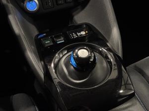Black Nissan Leaf 2021 in Riga, with an engine capacity of 0.00 L and mileage of 89 thousand km for 14990 €, photo 41 on AUTOMOTO.COM.LV