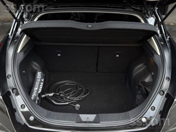 Melns Nissan Leaf 2021 Rīga, ar dzinēja tilpumu 0.00 L un nobraukumu 89 tūkst. km par 14990 €, foto 8 vietnē AUTOMOTO.COM.LV