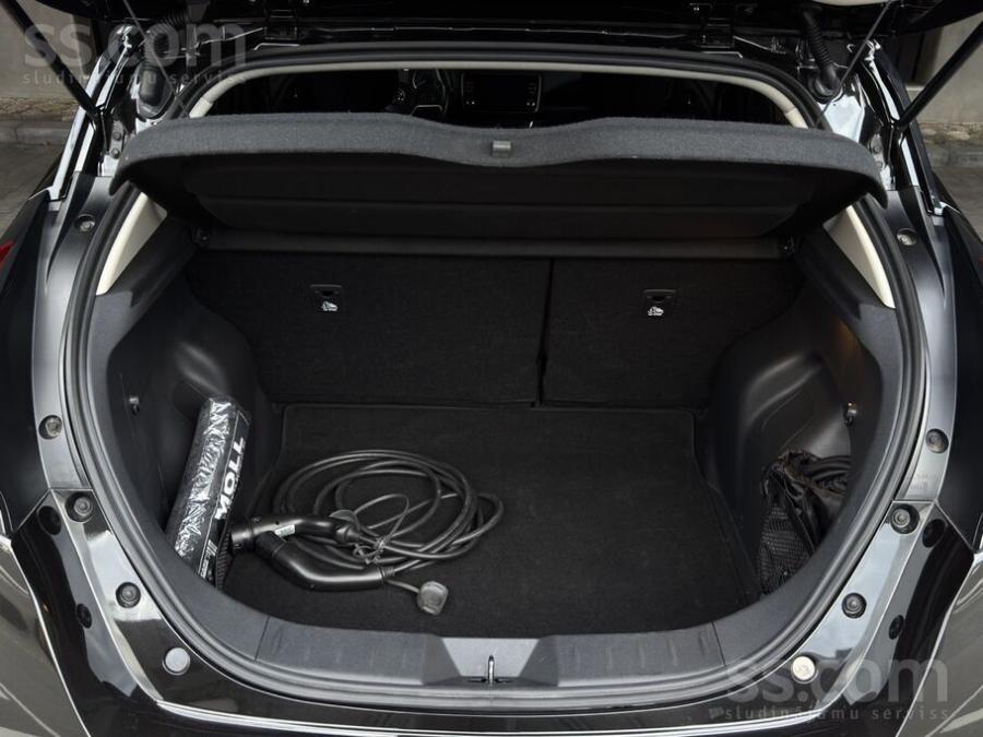 Melns Nissan Leaf 2021 Rīga, ar dzinēja tilpumu 0.00 L un nobraukumu 89 tūkst. km par 14990 €, foto 8 vietnē AUTOMOTO.COM.LV